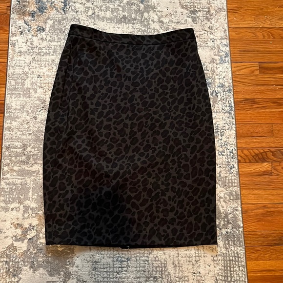 Ann Taylor | Skirts | And Taylor Pencil Skirt In Great Condition With ...